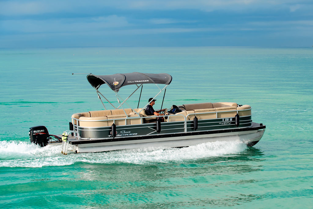 6 Hour - 24' Suntracker Pontoon w/ Bimini - H2O Watersportz Reservations