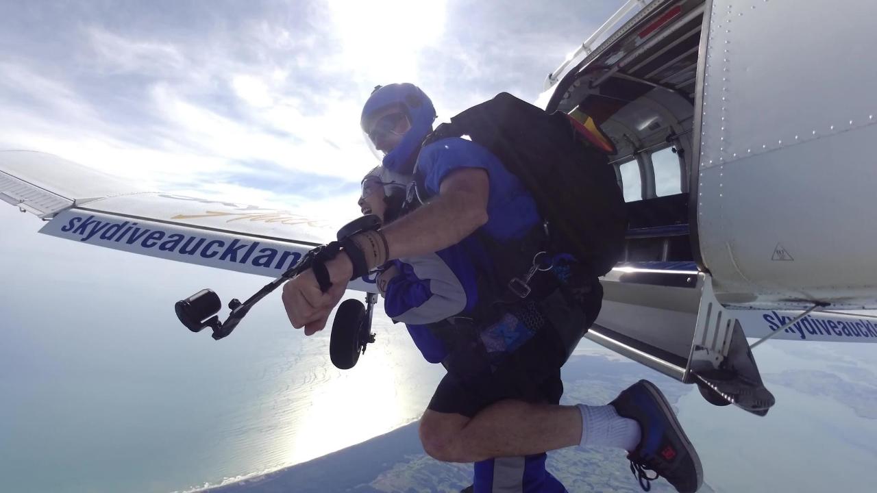 Tandem Skydive with FREE Return Transport from Auckland City Centre ...