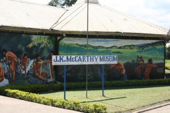 Goroka Day Tour: Goroka's Main Market, Arts & Crafts Market, JK ...