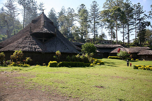 Goroka Day Tour: Goroka's Main Market, Arts & Crafts Market, JK ...