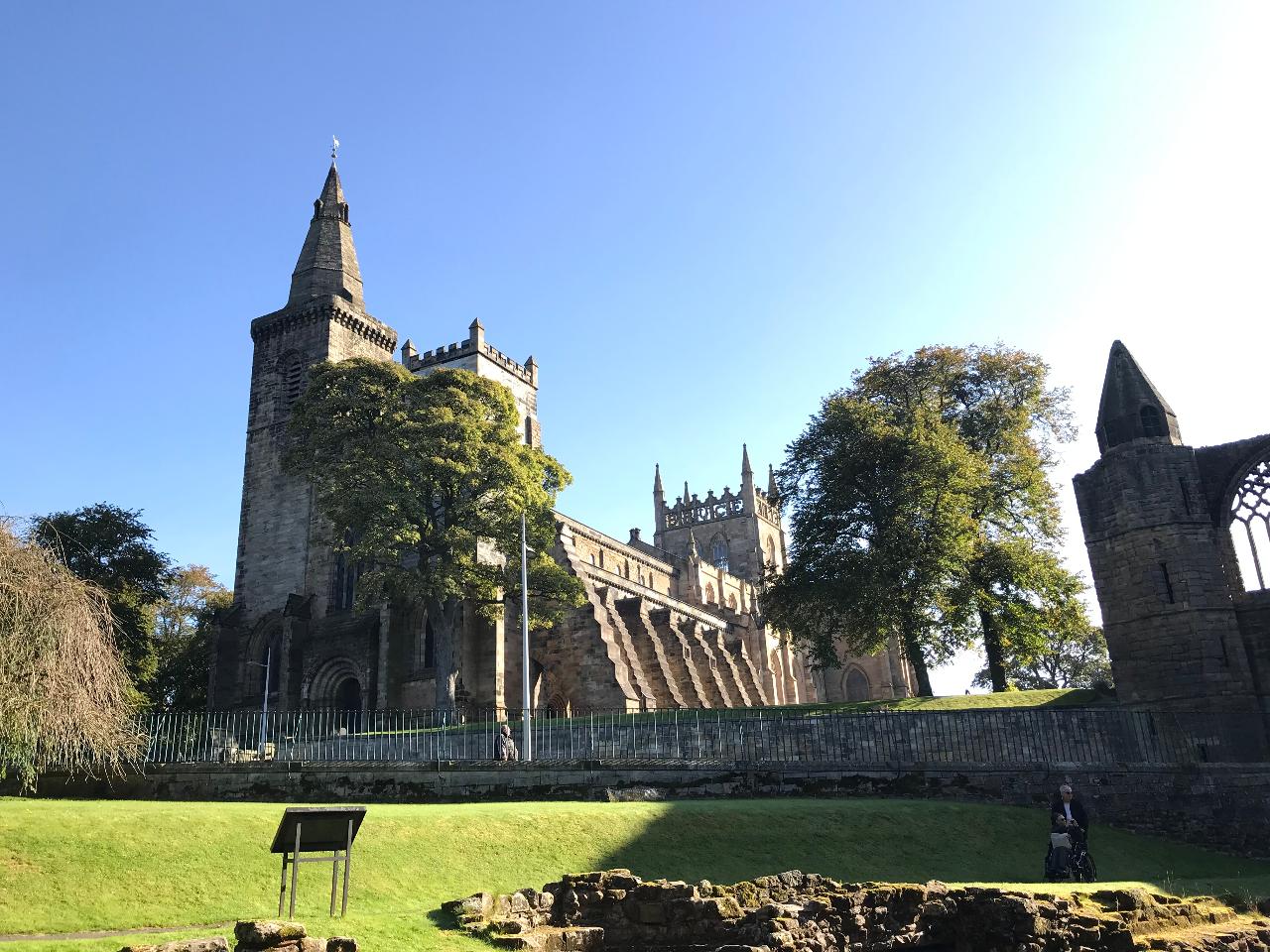 DUNFERMLINE, ST ANDREWS AND DUNDEE - 1 DAY TOUR FROM EDINBURGH