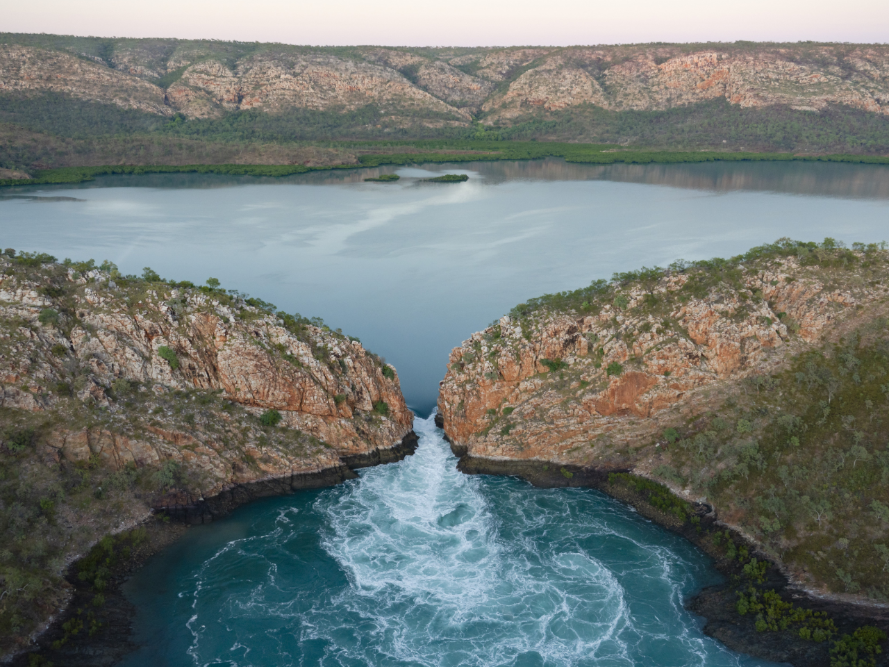 Kimberley Helicopter Adventure: Horizontal Falls, Montgomery Reef ...