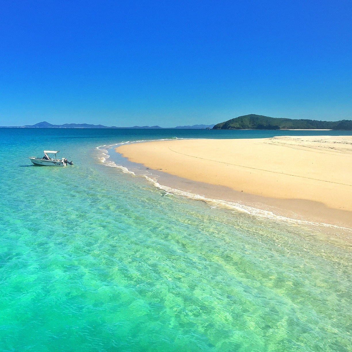 Rockhampton To Great Keppel Return Transfer Emus Beach Resort 