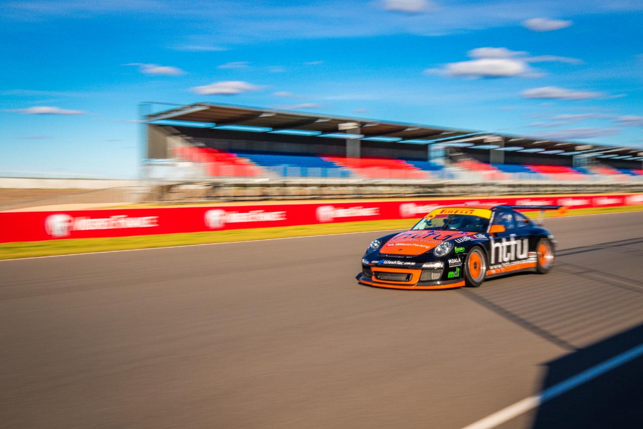 Hot Lap Experience - Porsche 911 GT3 Cup Car - Shell V-Power Motorsport ...