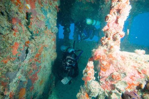 Marathon Thunderbolt Wreck Dive - Explore Florida Keys' Iconic Shipwreck