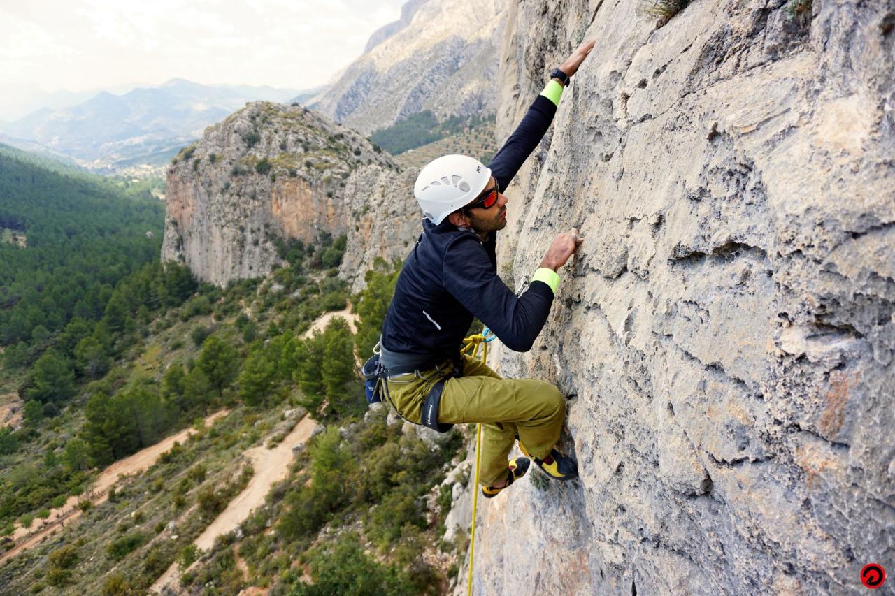 Beginner's Climbing Course - Learn to Lead | Mapo Tapo