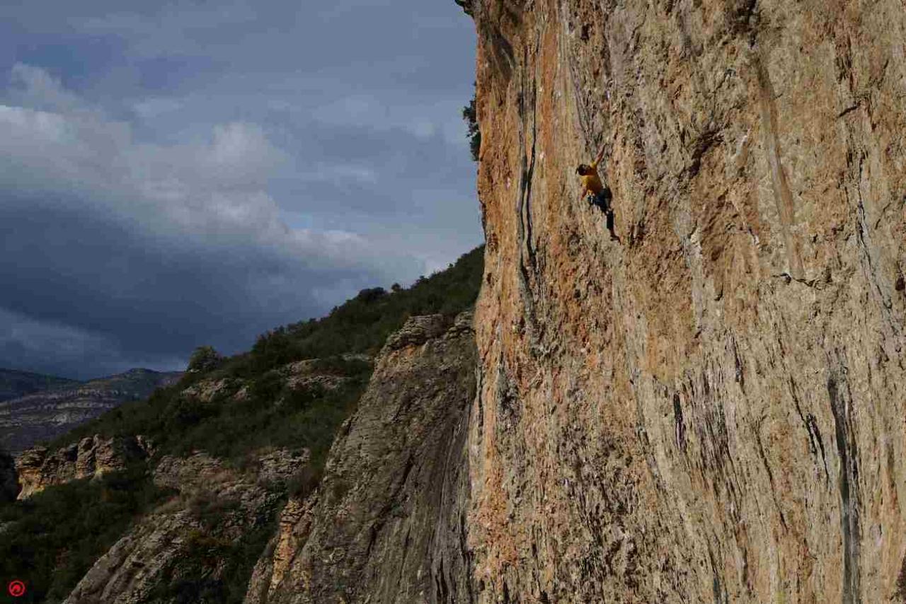 Spain Rock Climbing Course with Patxi Usobiaga | Mapo Tapo