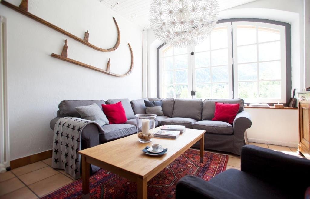 Chamonix - CHAMONIX GOLDEN GRANITE | MapoTapo