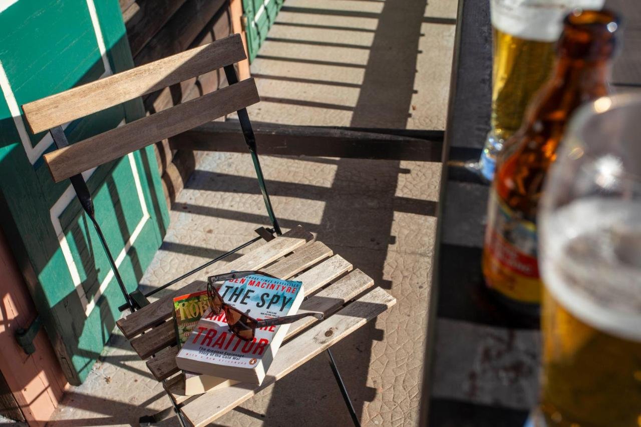 Chamonix - CHAMONIX GOLDEN GRANITE | MapoTapo