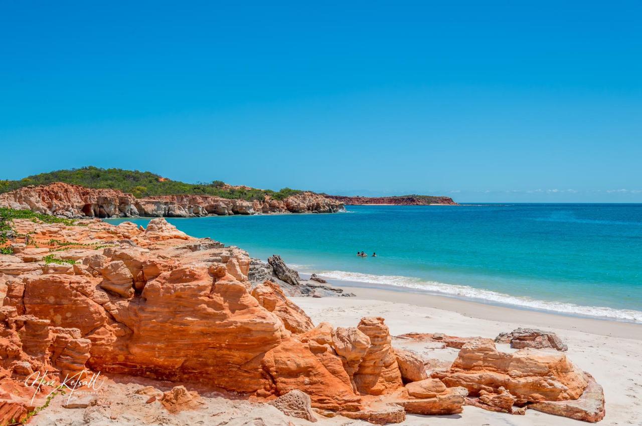 Private Cape Leveque and Cygnet Bay Pearl Farm 4WD Day Tour from Broome ...
