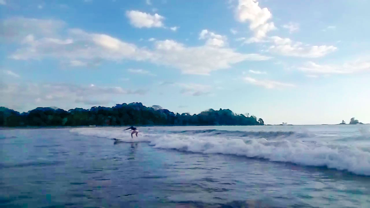 Surf Lesson for beginners - Playa dominicalito - MOODDEPORTE