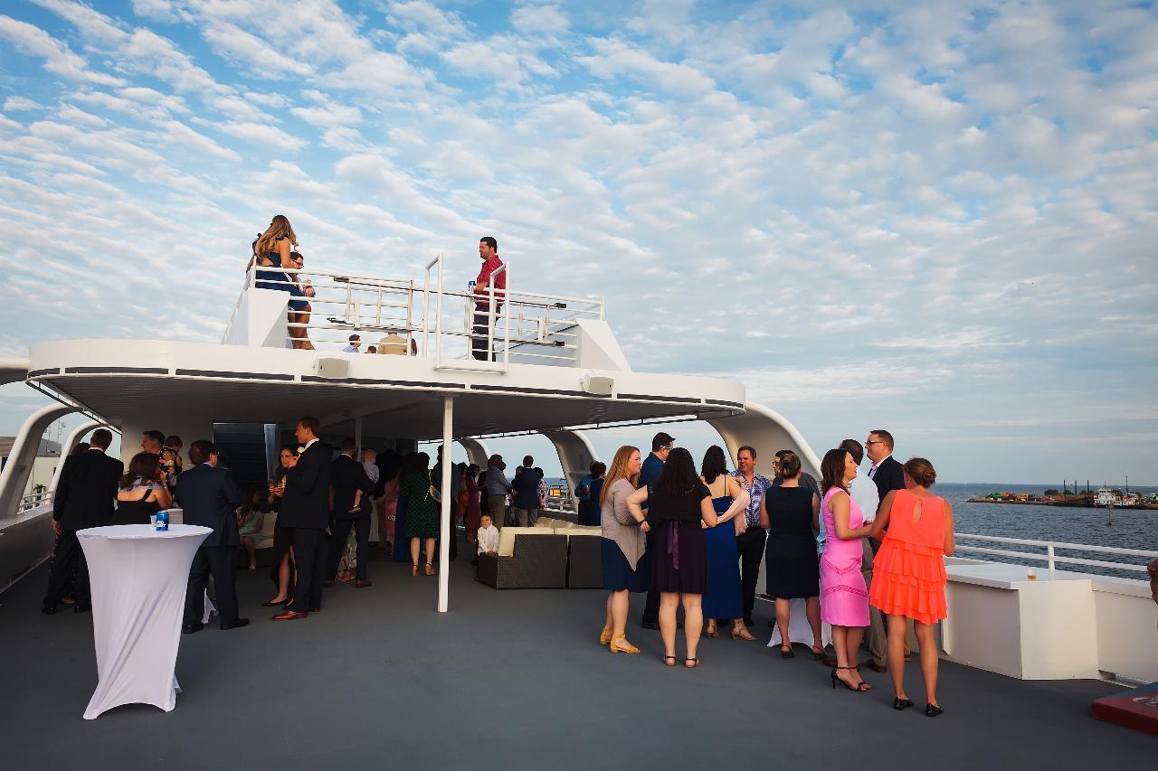 21+ New Year's Eve Cruise on Luxury VIP Yacht M/V SIR WINSTON from LONG ...