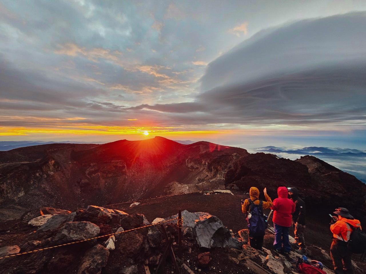 MT. FUJI CLIMB (2-DAY HIKE) | 富士登山ツアー (1泊2日) - Fuji Speedway Hotel ...