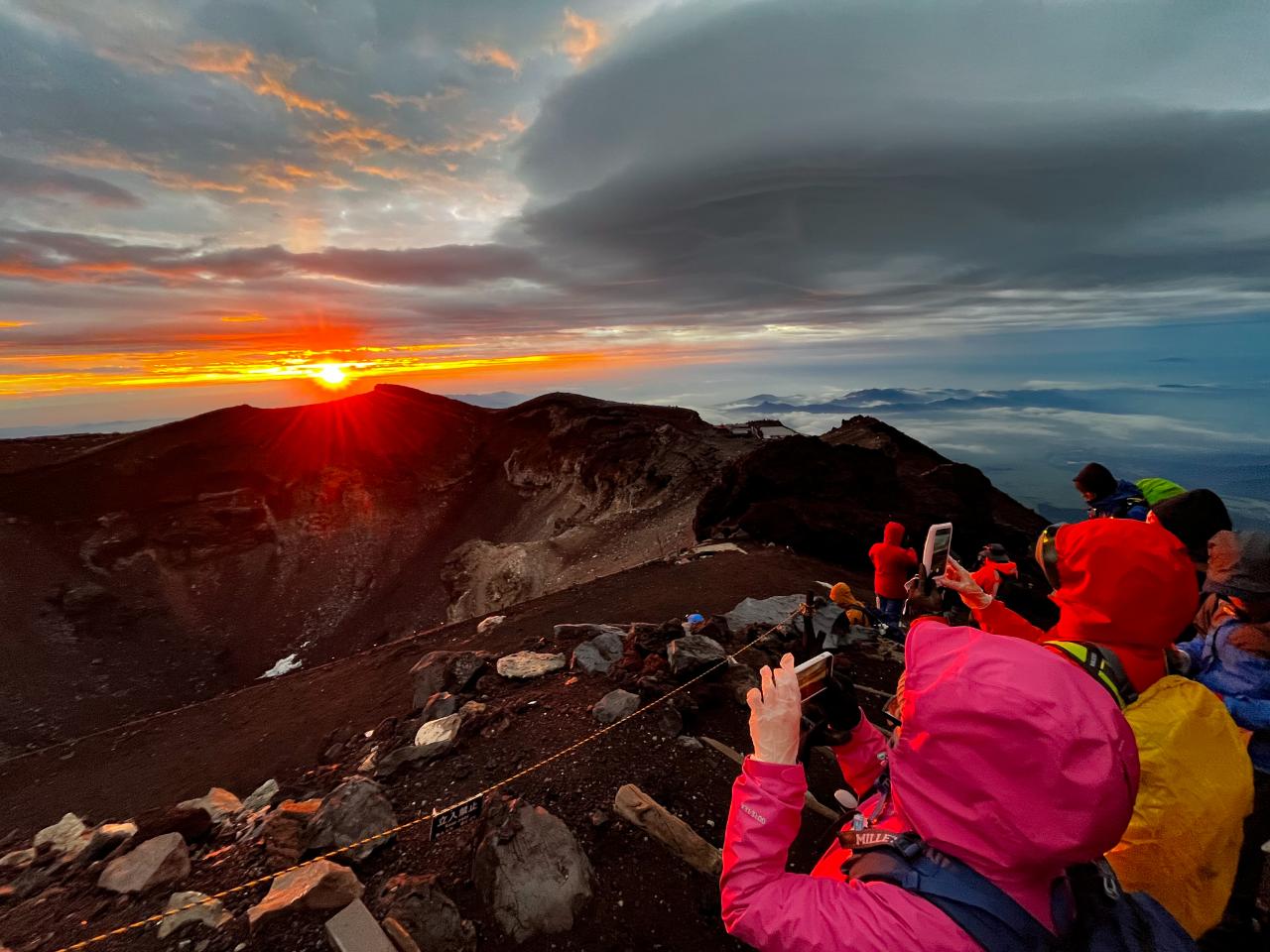 MT. FUJI CLIMB (2-DAY HIKE) | 富士登山ツアー (1泊2日) - Fuji Speedway Hotel ...