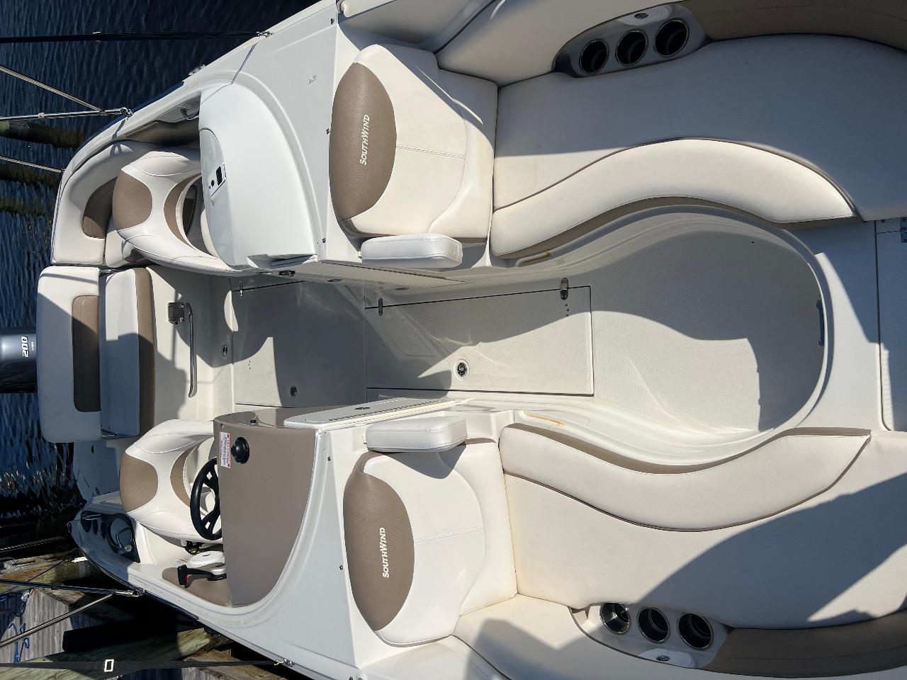 Southwind 2400 Deck boat - Caloosa River Inc Reservations