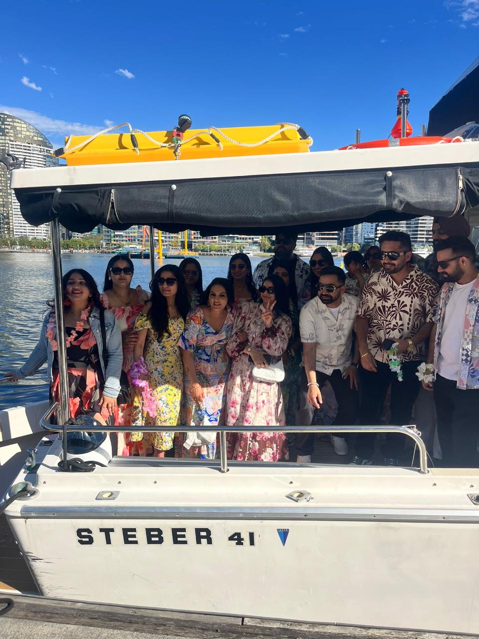 VIP YACHT CRUISE "HQ" Up to 24 Passengers - Turers - Australia