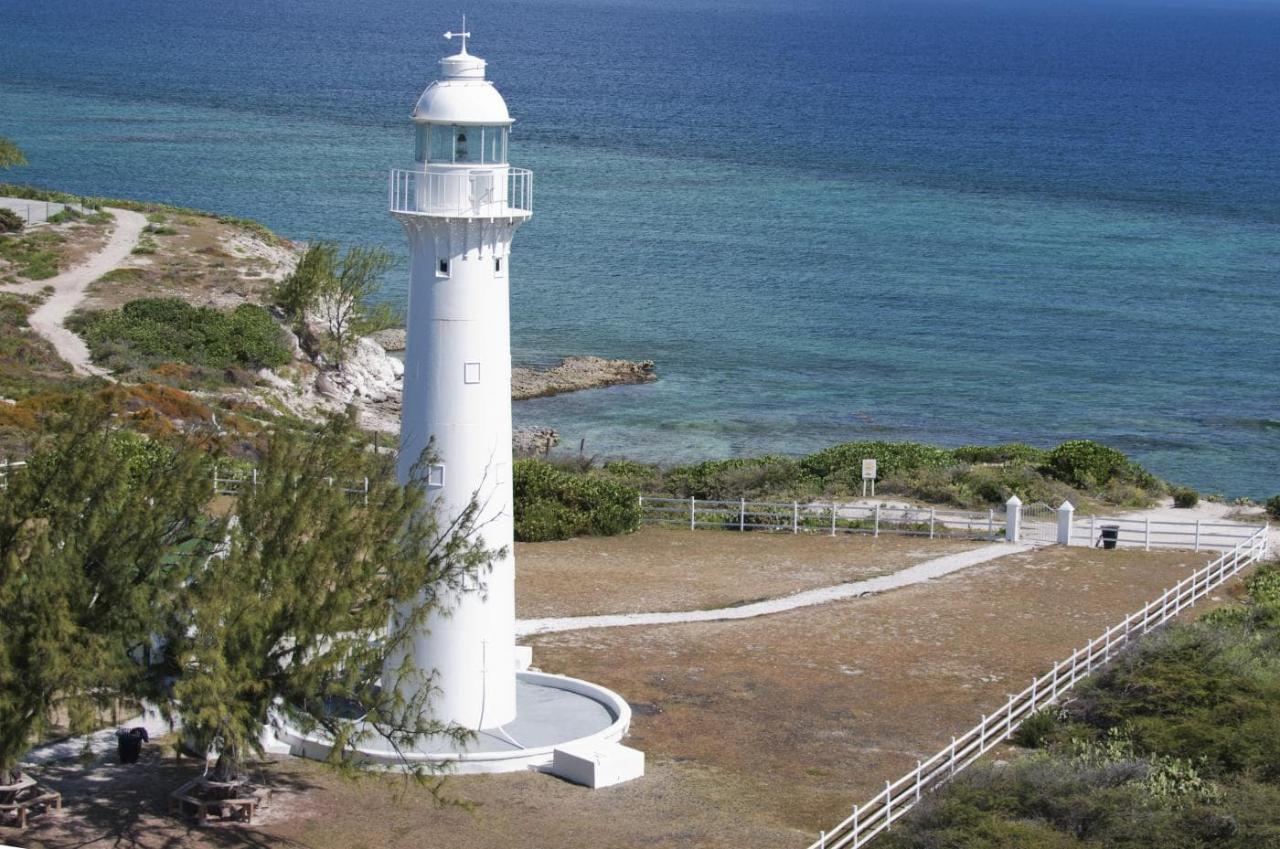 Grand Turk Sightseeing Tour - Mama Dea Taxi and Tour