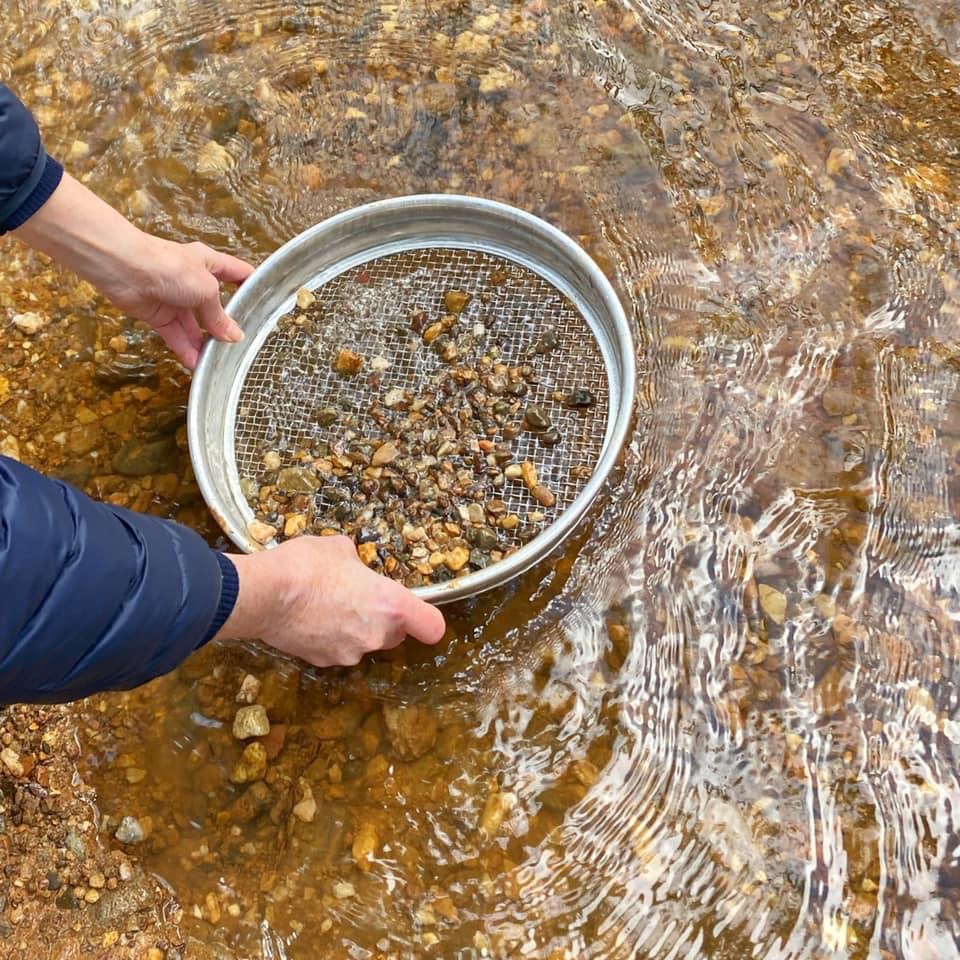 Gold Panning, Gem or Sapphire fossicking tour - half day - Detour ...