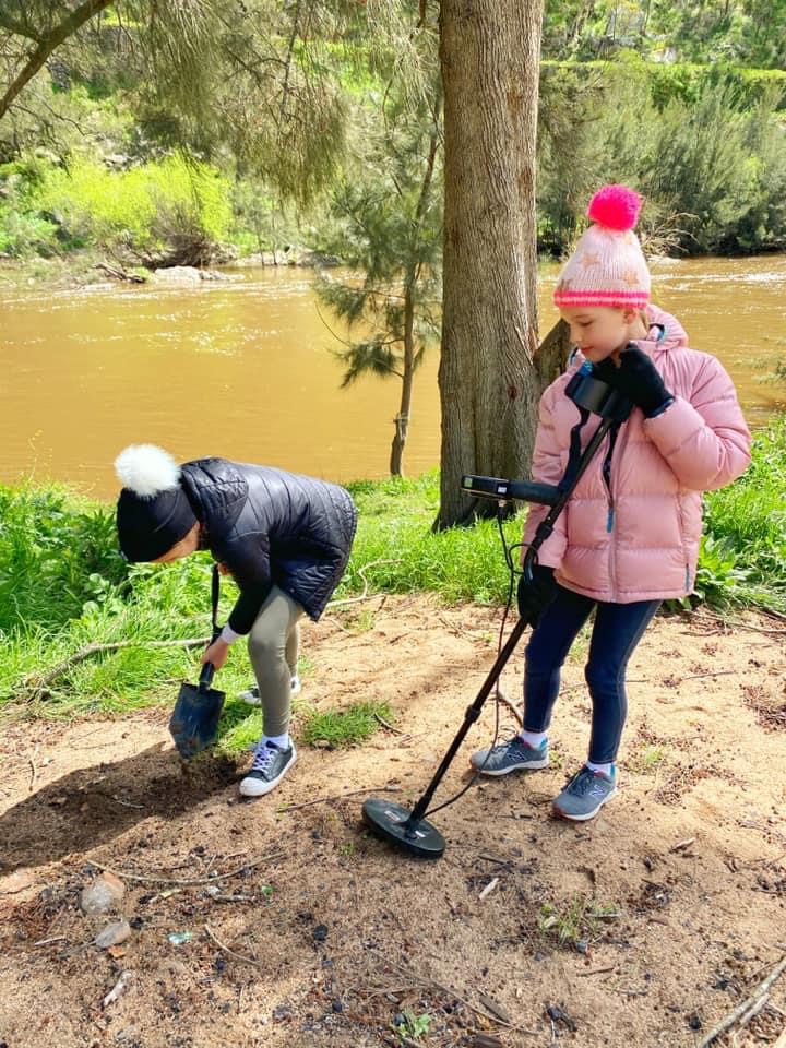 Gold Panning, Gem or Sapphire fossicking tour - half day - Detour ...