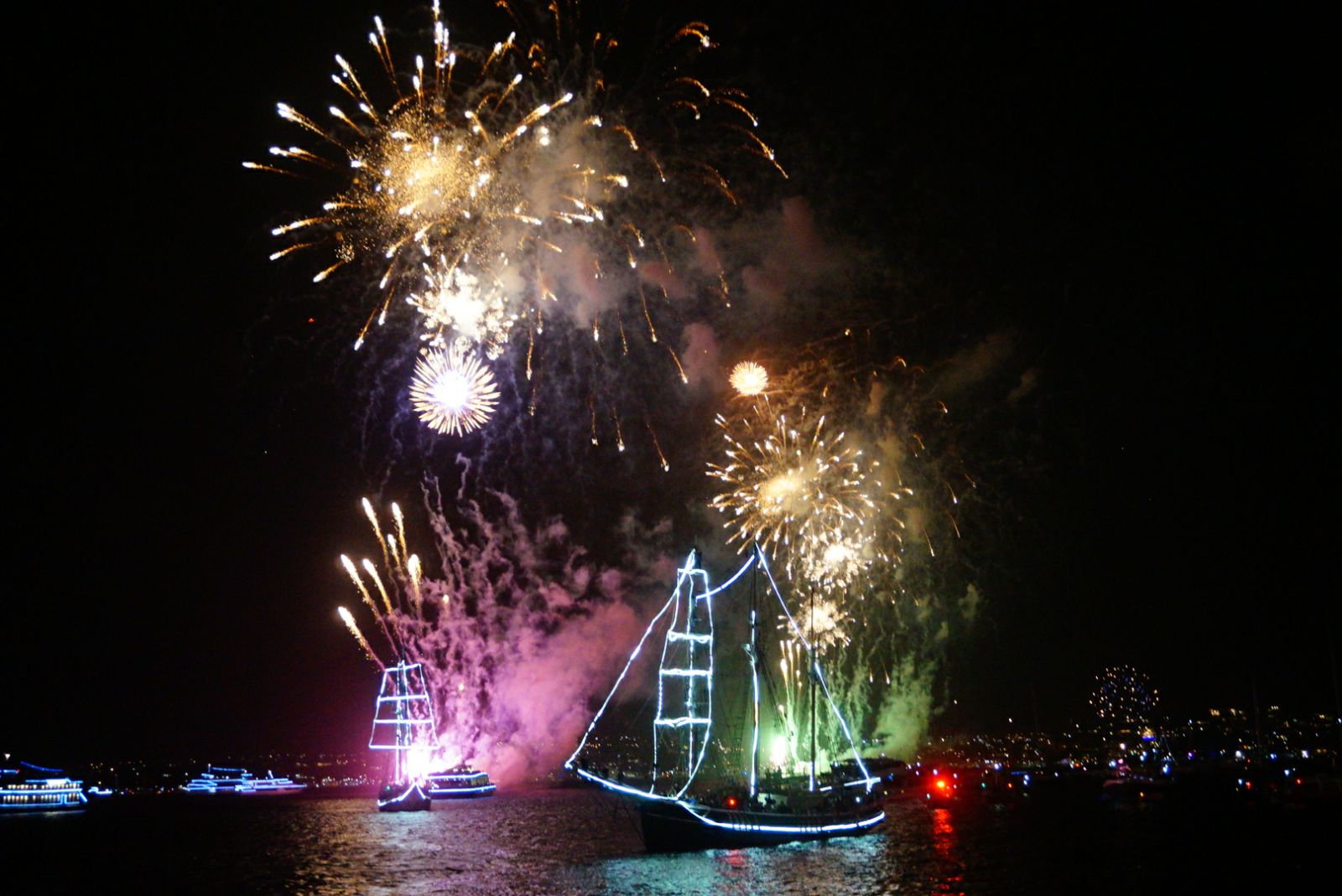 Sydney New Year's Eve Cruise - Soren Larsen - Sydney Harbour Tall Ships ...