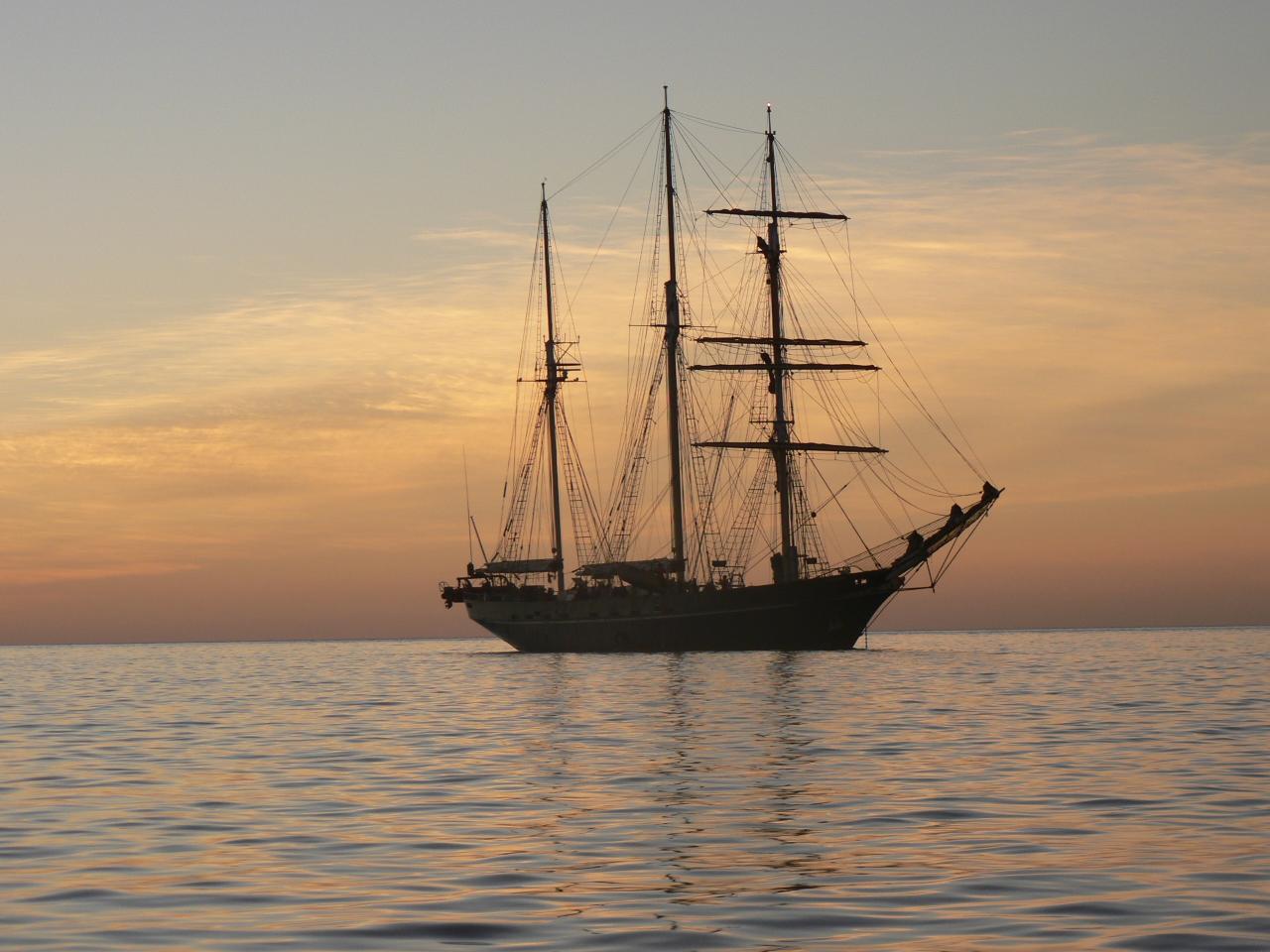 Rockingham Long Sail & Latitude 32 Lunch - Leeuwin Ocean Adventure ...