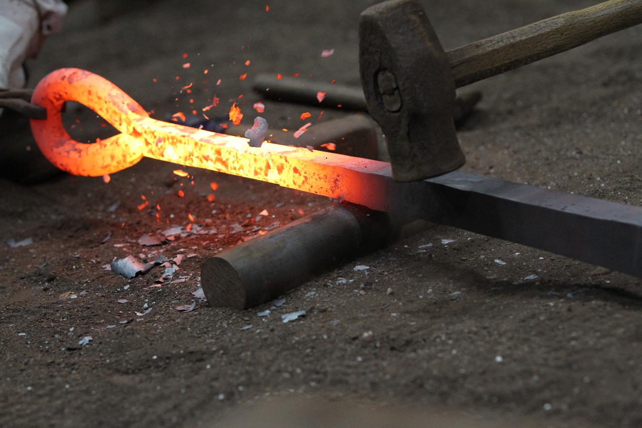 Forge an Anchor Using Japanese Blacksmithing Techniques - Attractive ...