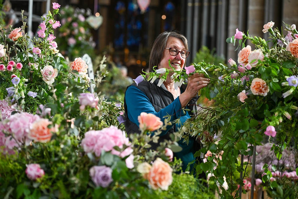 Salisbury Cathedral - Spirit of Water Flower Festival - Tue 13th May ...